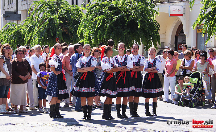 Centrum Trnavy ovládol na tri dni folklór a ľudové umenie | trnava-live.sk