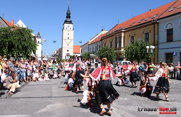 Centrum Trnavy ovládol na tri dni folklór a ľudové umenie | trnava-live.sk